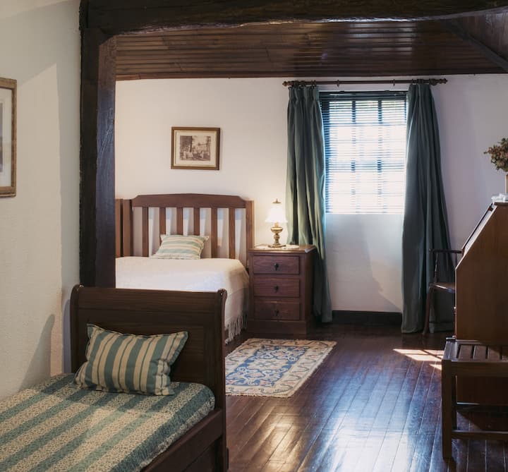 Quinta Da Cumieira / Room 4 / Twin Beds + 2daybeds - Vila Real
