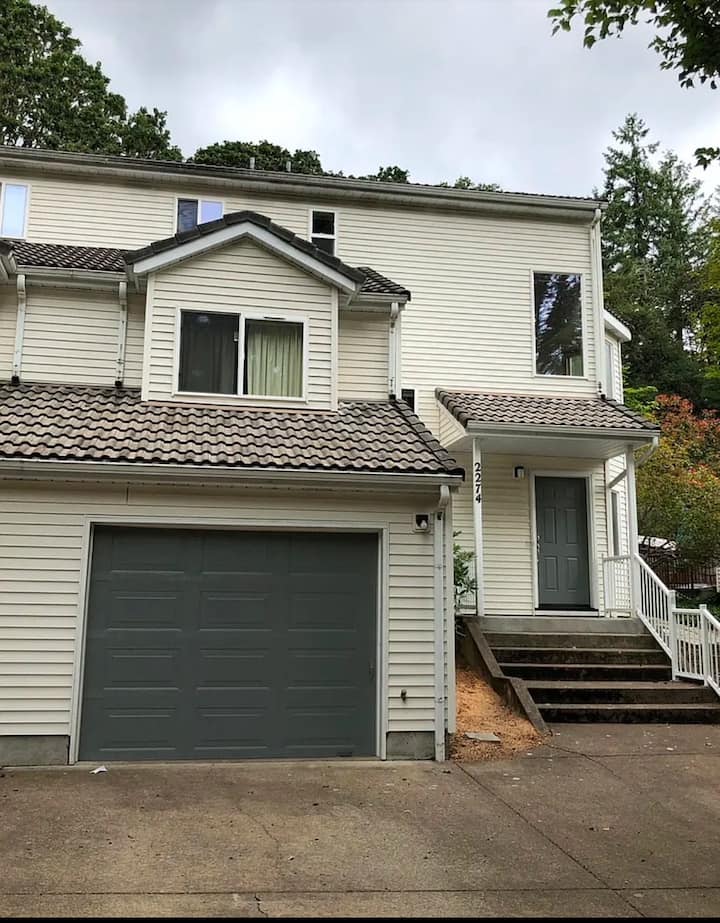 Quiet Townhouse Spacious Layout - Corvallis, OR