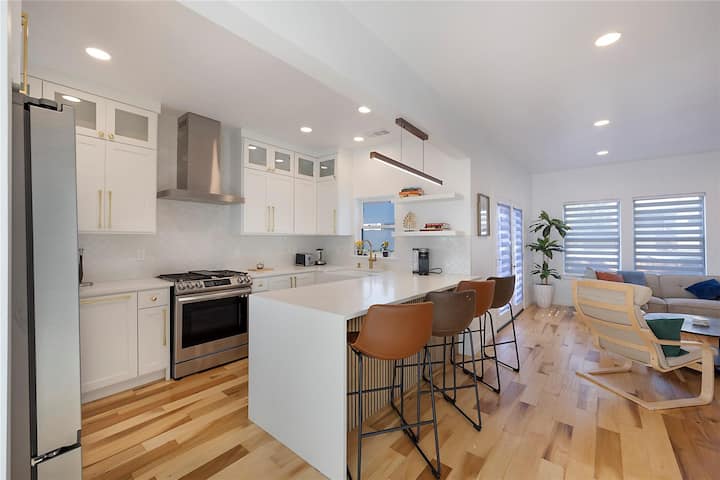 Cozy Bungalow In Heart Of Dallas - Dallas, TX