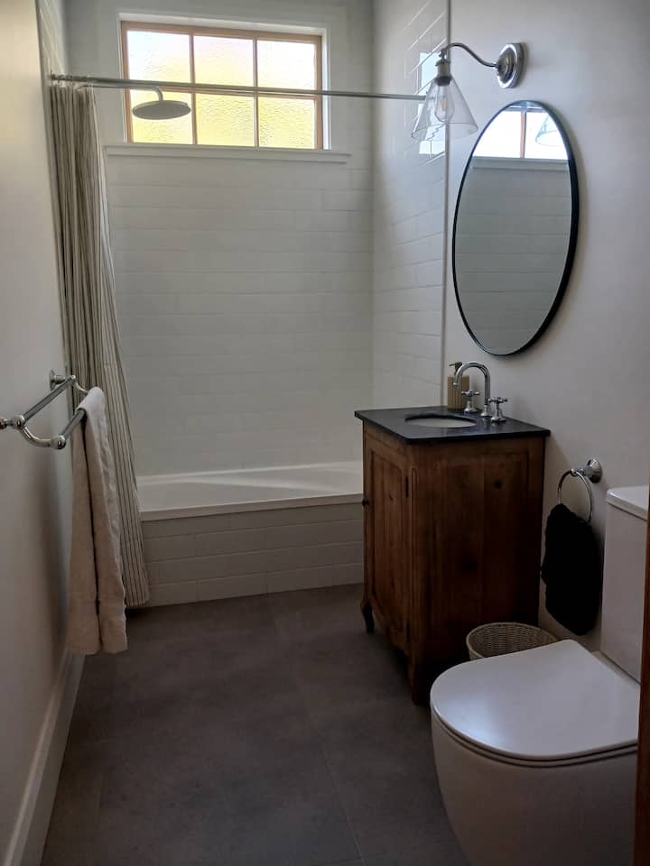 Seaview Hill Home, Walk To Beach - Napier