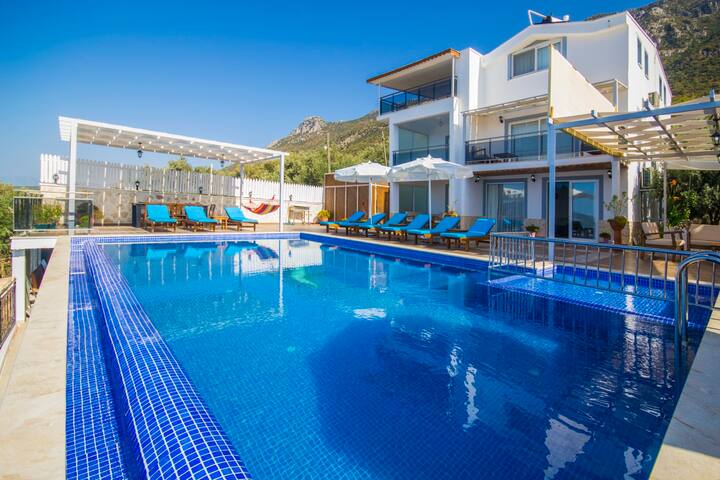 Kalkan'da, 14 Kişilik ÖZel Havuzlu Tatil Villası - Kalkan