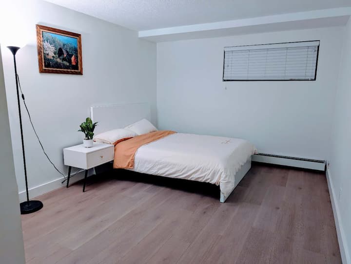 Warm Room In Shaughnessy - Vancouver