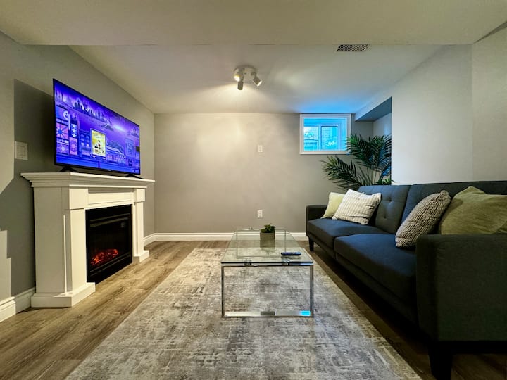 Newly Renovated 2 Bedroom Basement Free Parking - Toronto