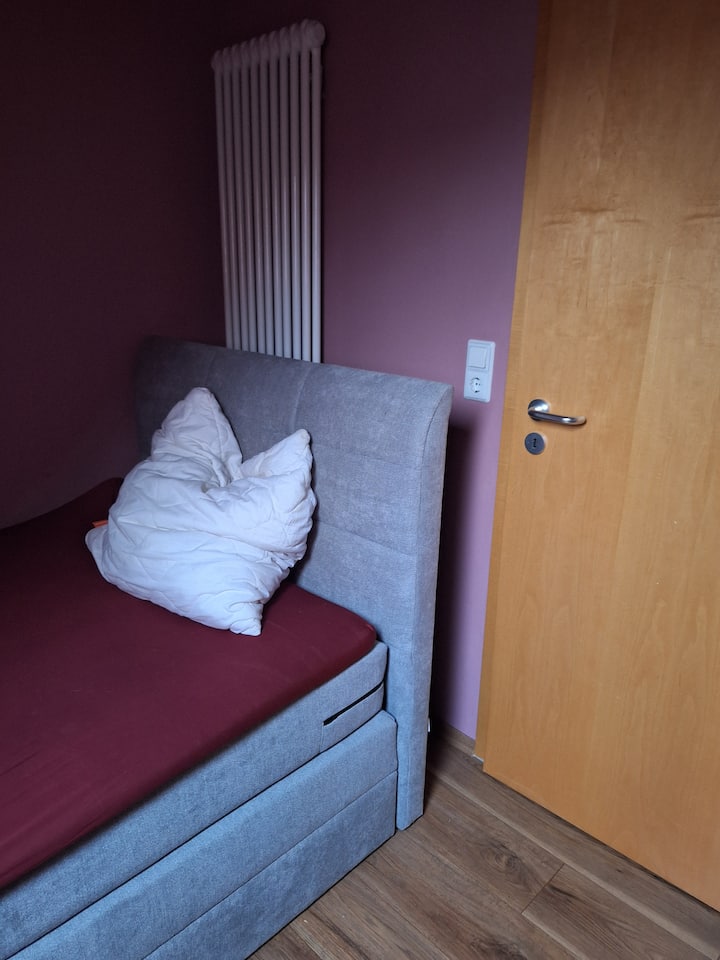 Kleines Zimmer Mit Boxspringbett - Ulm