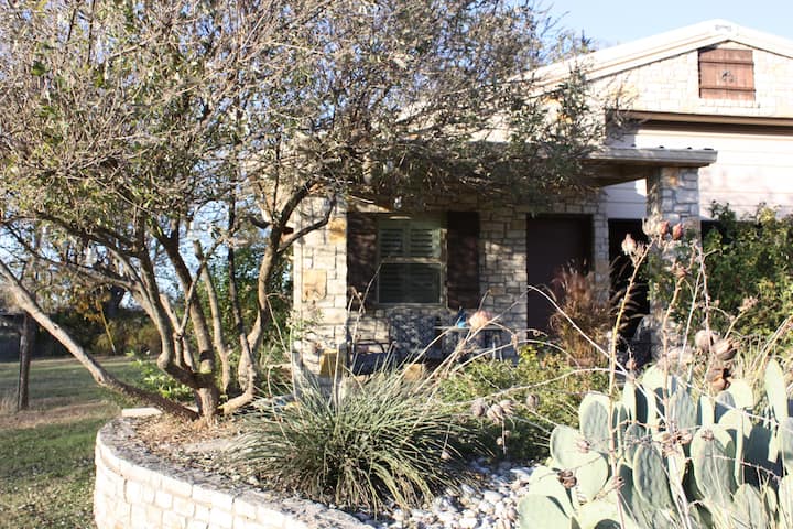 Pecan Bottom Ranch Barn Cottage - Weatherford, TX
