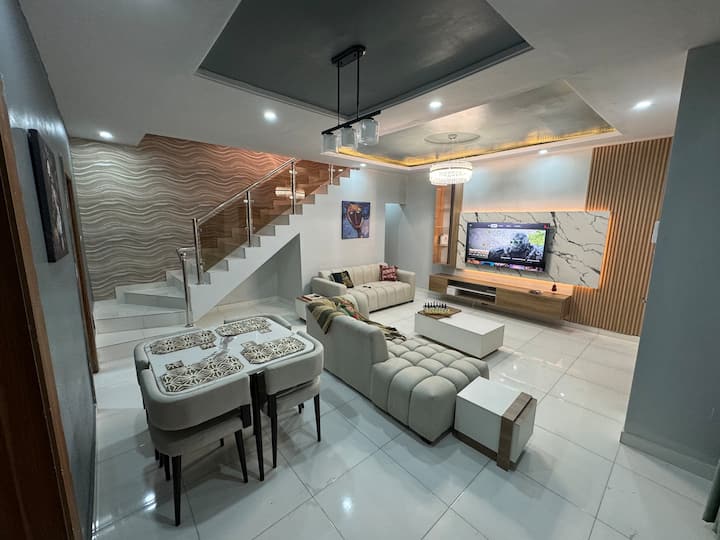24/7 Power Luxe 3-bed House With Pool Near Lbs. - Nigeria