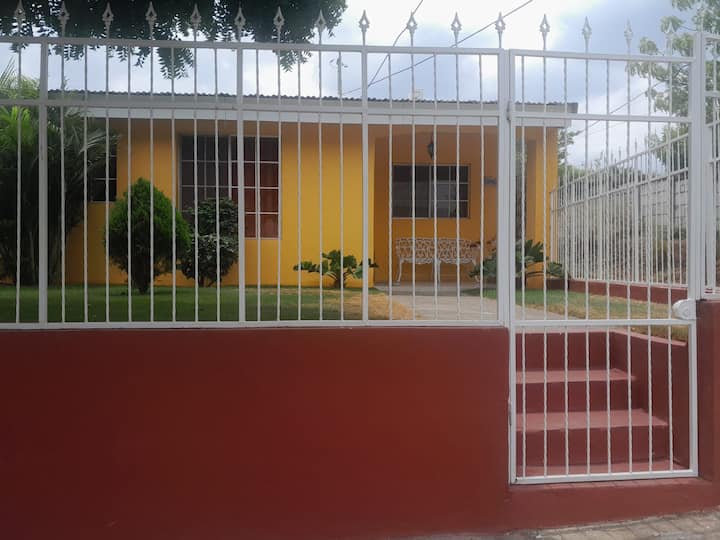 Casa Acogedora En Las Colinas - Managua