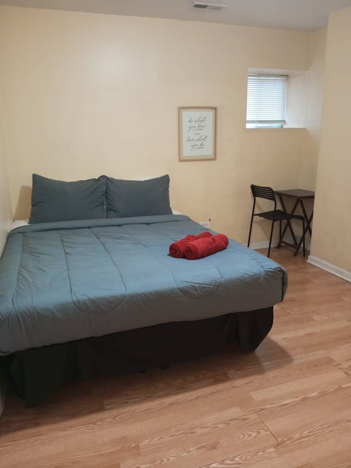 J04. Noisy Room, Next Downtown - Chicago, IL
