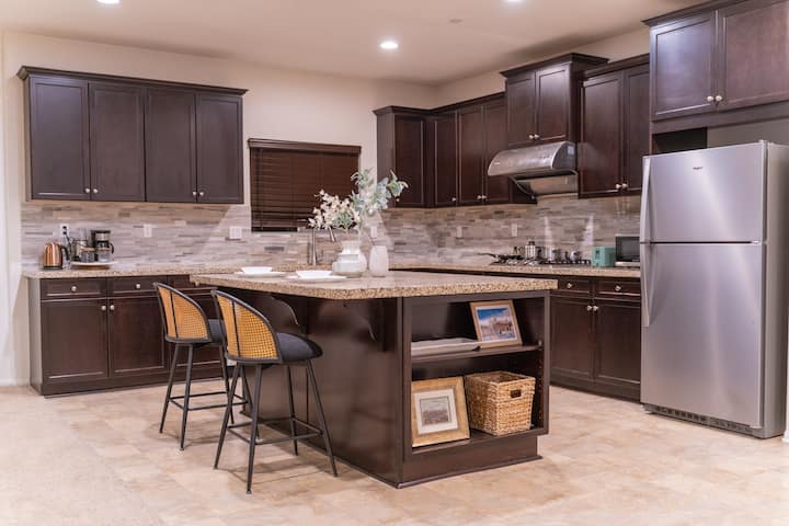 One Story Furnished Pet Allowed - Ontario, CA