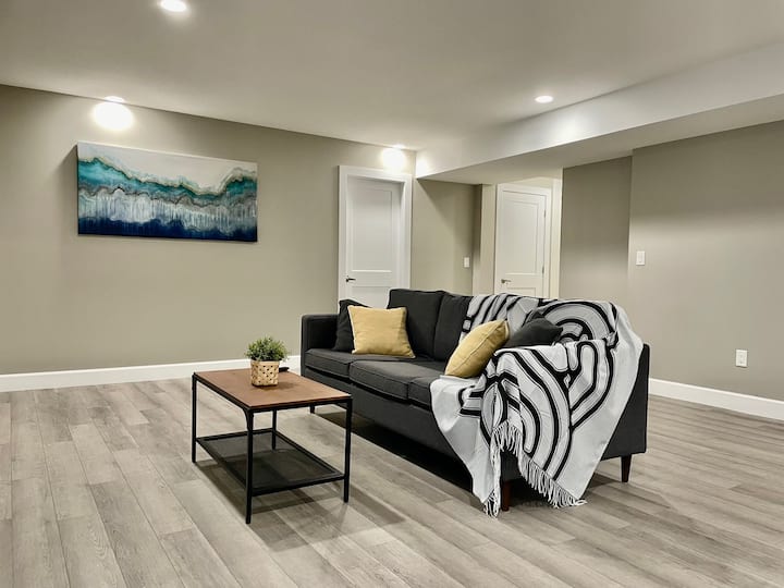 Spacious City Haven - White Rock