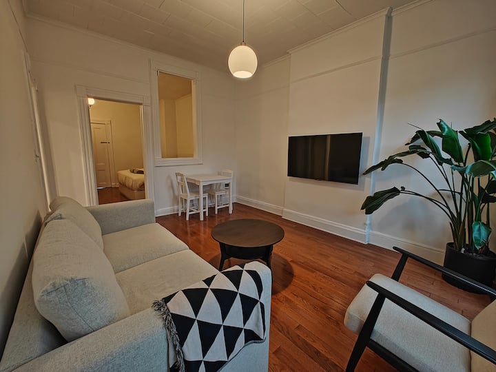 Private Suite｜1910 Townhouse｜bushwick, Brooklyn - New York City