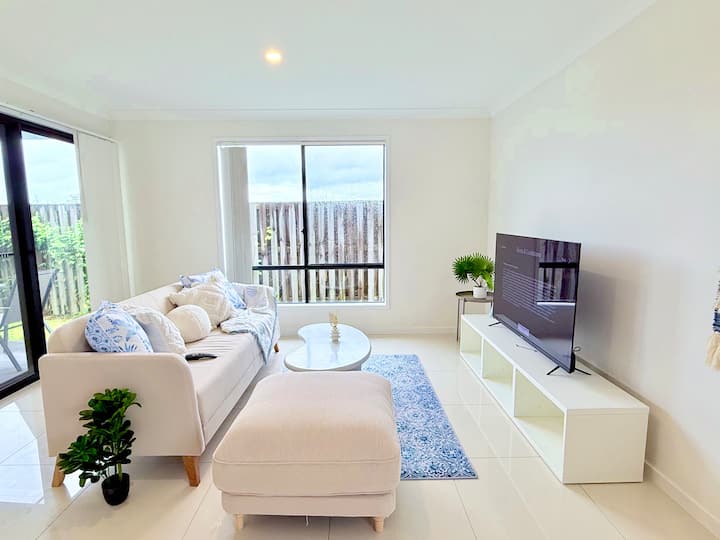 Little Santorini Home - Peaceful Family Getaway - Jacobs Well