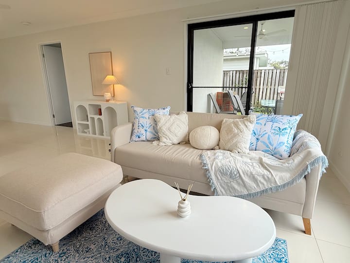 Little Santorini Home - Peaceful Family Getaway - Jacobs Well