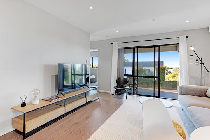 The Base Guest Suite With Wi-fi And Deck - Auckland