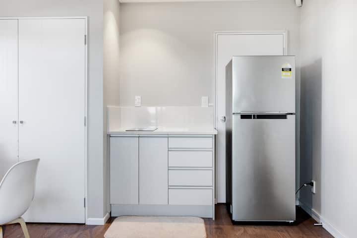 The Base Guest Suite With Wi-fi And Deck - Auckland