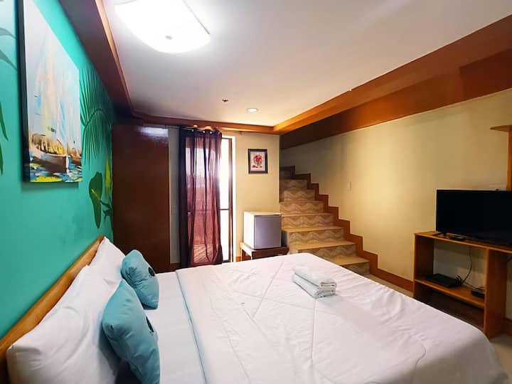 Poolside Luxe: Elevated Escape - Coron