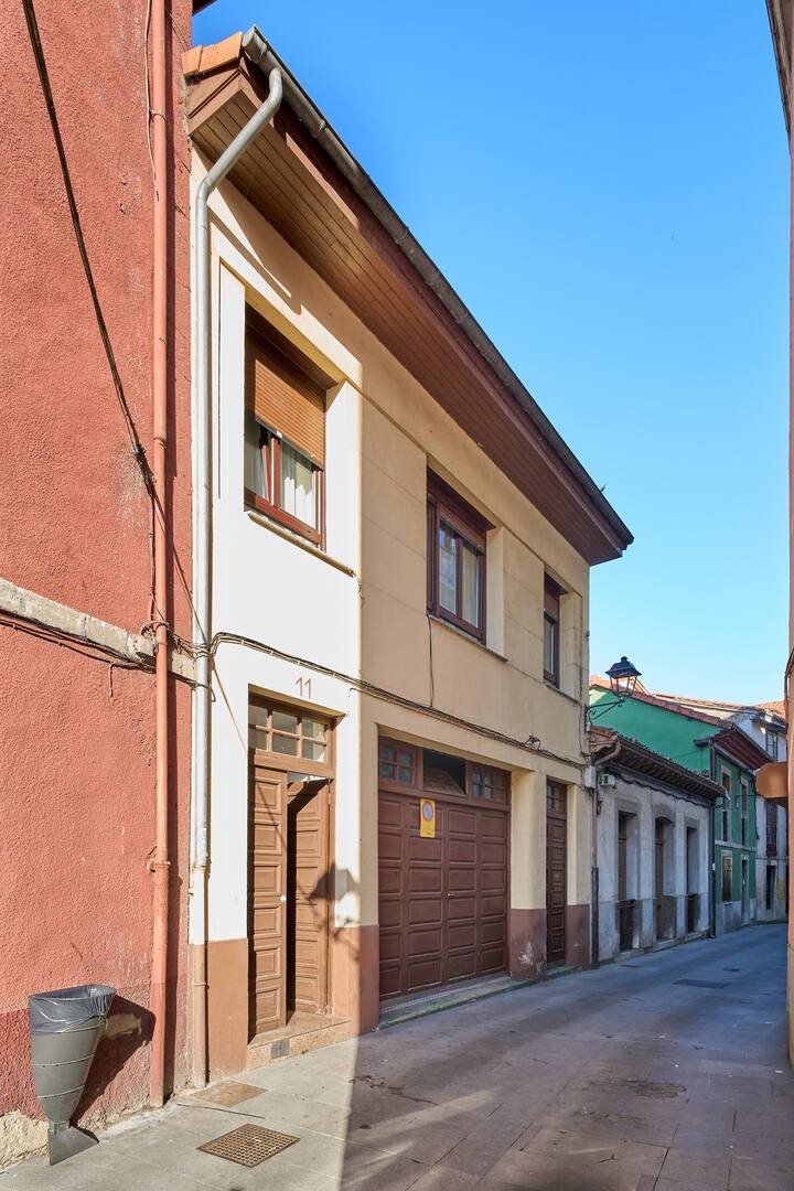 Casa En Pleno Centro De Pravia - Cudillero
