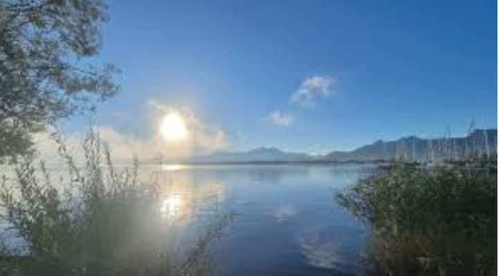 Auszeit Am Chiemsee
Direkt Am Wasser Erste Reihe - Chiemsee