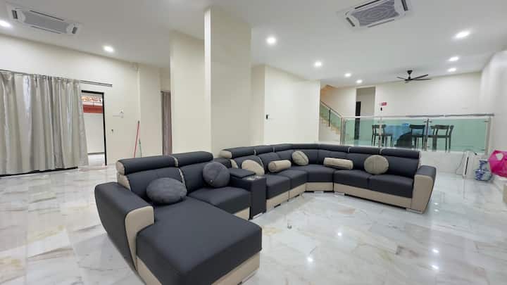 Cc Home
半独立度假屋，靠近市中心 - Skudai