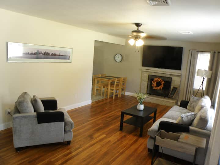 Great Spot Close To U Of I - Champaign, IL