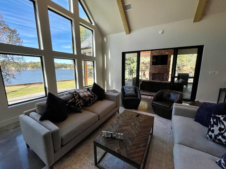 Barefoot Bay Hideaway-lakefront - Mount Pleasant, TX