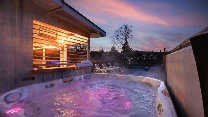 4 Bedroom Home, Hot Tub, Bonfire, Bbq, & Pool - Port Hope