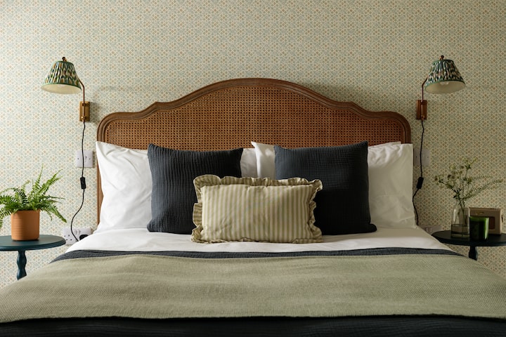 Robin's Nest - Otium Wine Estate - Alton, UK