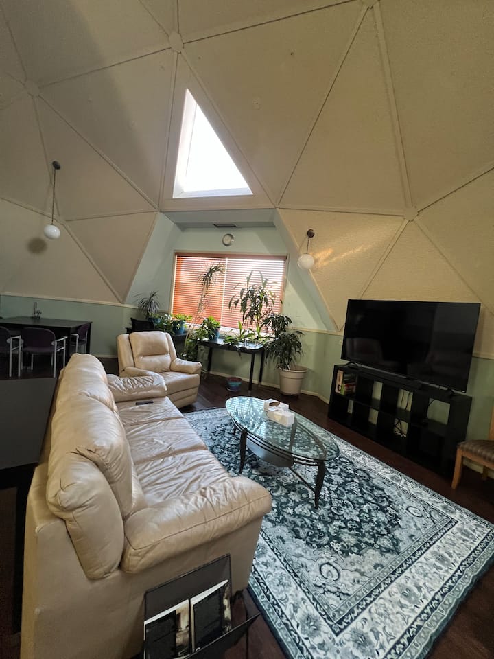 Sun-washed Geodesic Dome Apt - Pueblo, CO