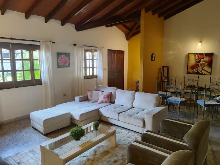 Cómoda Casa En Puerta Del Lago Sanber - Paraguay