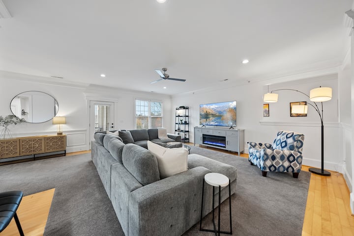 Beautifully Updated Penthouse Condo In West Cary - Cary, NC