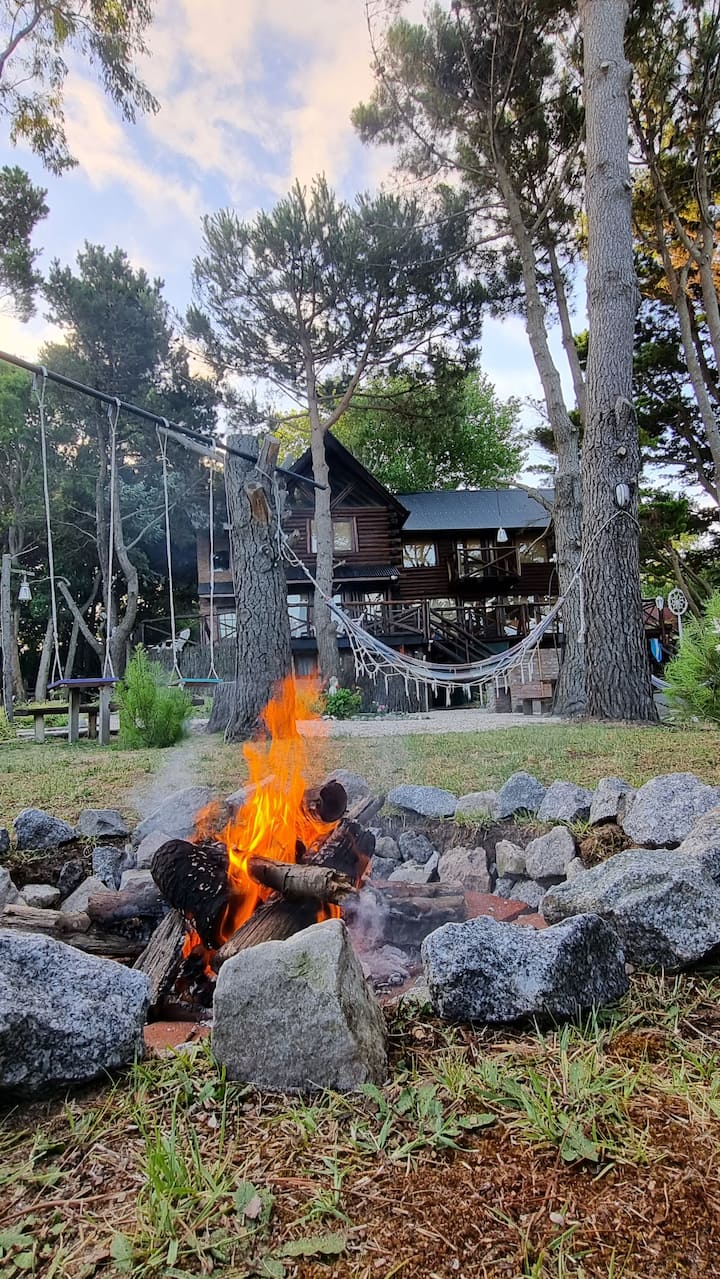 Cálida Y Acogedora Cabaña + Fogón/estacionamiento - Villa Gesell
