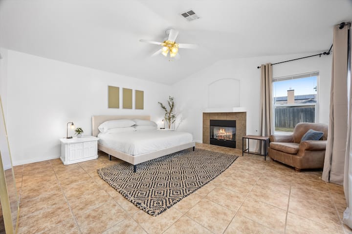 500 Mbps • Quiet Cul-de-sac • Top Neighborhood - Bakersfield