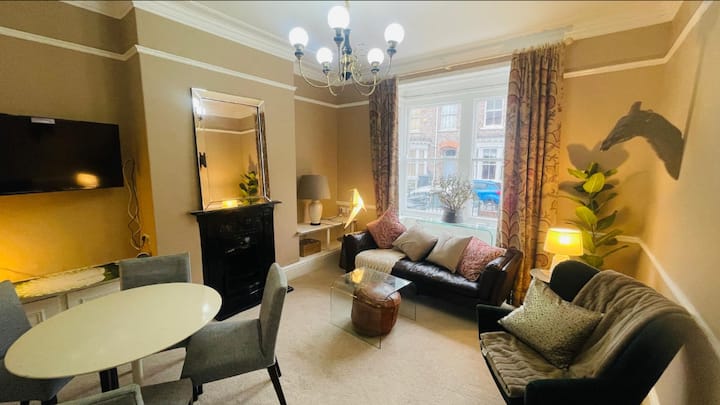 Chic City Central 2 Bed Flat - York, UK