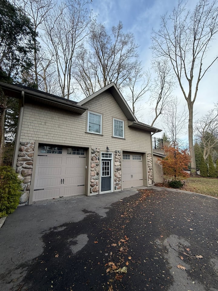 Executive Suite In Burlington - Burlington