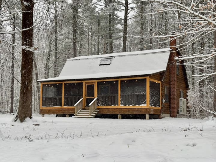 Lakeside Cabin: Ice Fishing & Snowmobile Fun - Limerick, ME