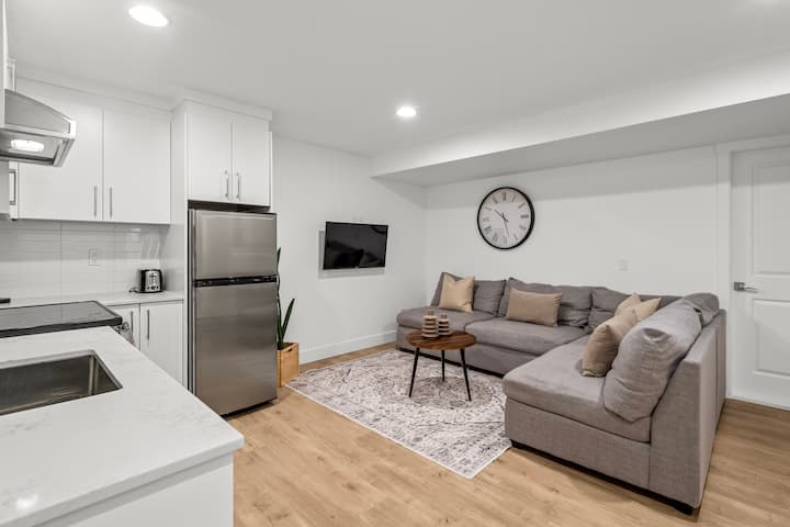 Elegant Two-bedroom Retreat - Langley