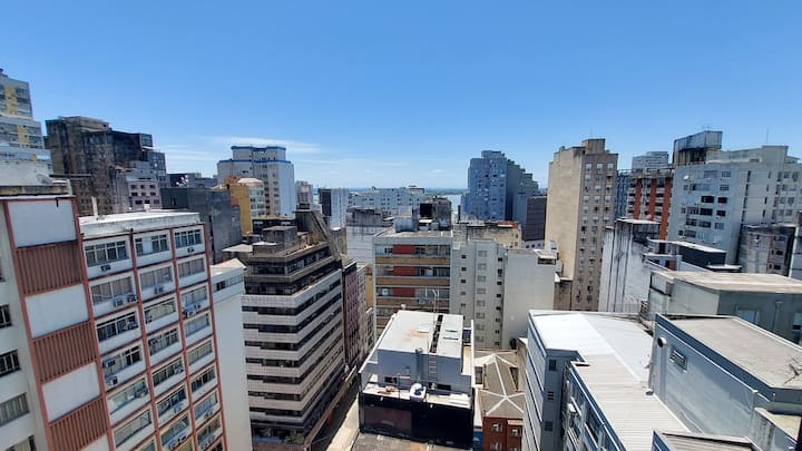 Apto Amplo E Ensolarado - Excelente Localização - Porto Alegre