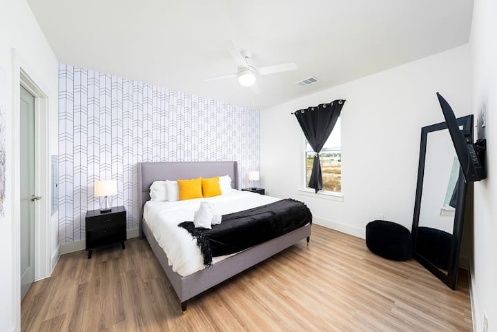 Elegant Living In A Vibrant Locale–your Dream Stay - Pflugerville, TX
