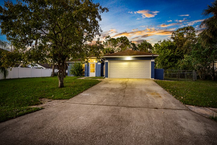 Families And Large Groups, With Tvs In Every Room - Palm Bay