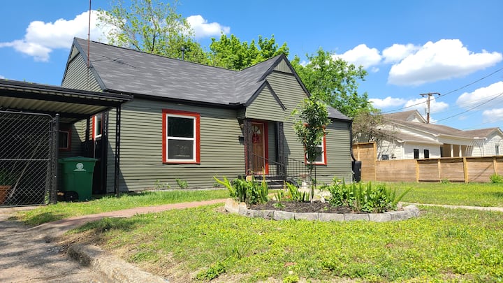 Quaint 2/1 In Beautiful Lindale Park W/ Free Eggs - Northside - Houston