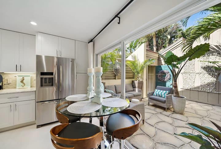 Modern 1br Condo, Walk To Beach! - Jupiter, FL