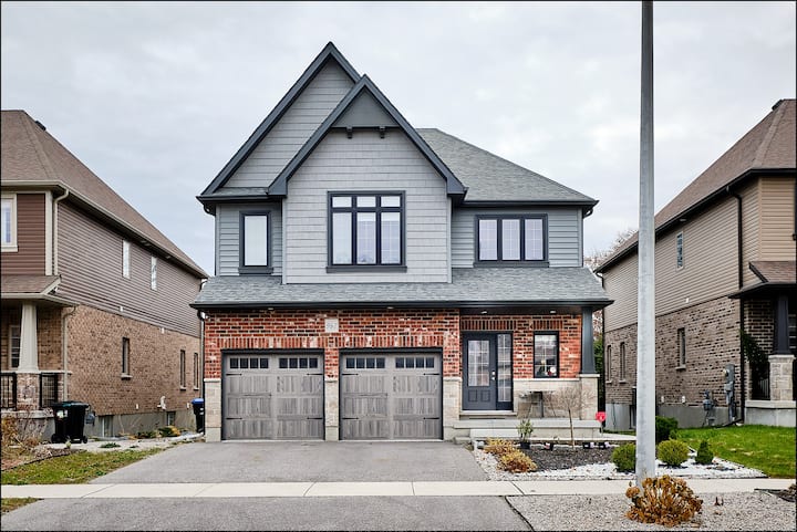 Luxurious Spacious Bright Home - Midland
