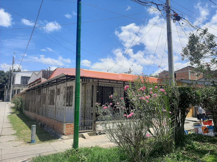 Comoda Casa Bien Ubicada - Armenia