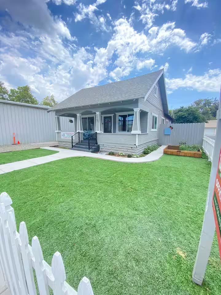 Historic 2-bed Bungalow Home In Heart Of Downtown - Turlock, CA