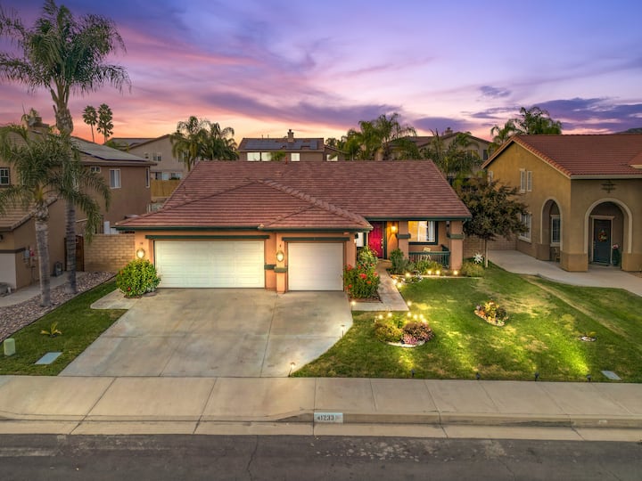 4 Bedroom Stunning Winery Escape - Murrieta, CA