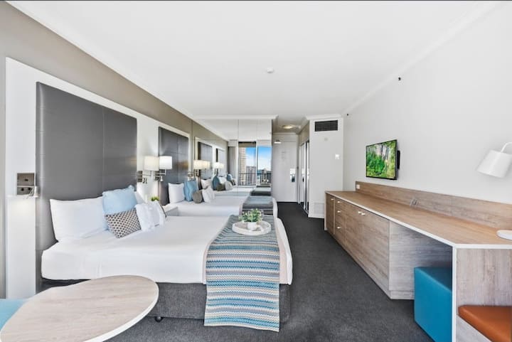 Cozy 2 Double-bed Hotel Room In Center Surfers - Surfers Paradise