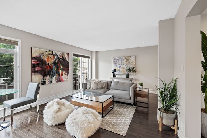 End-unit Town In Stonebridge - Ottawa