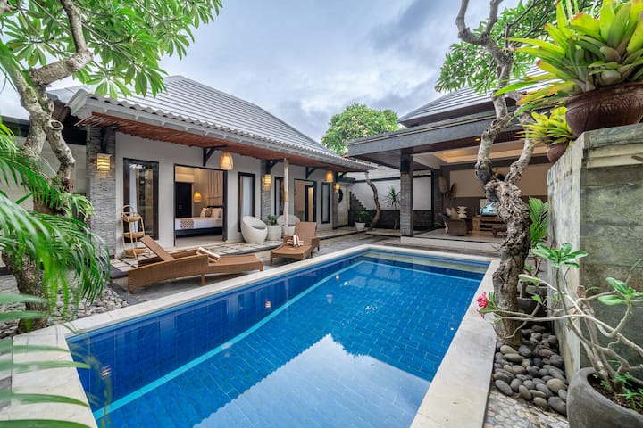 Q Lo 3 . 2br Private Pool Villa In Seminyak - Denpasar