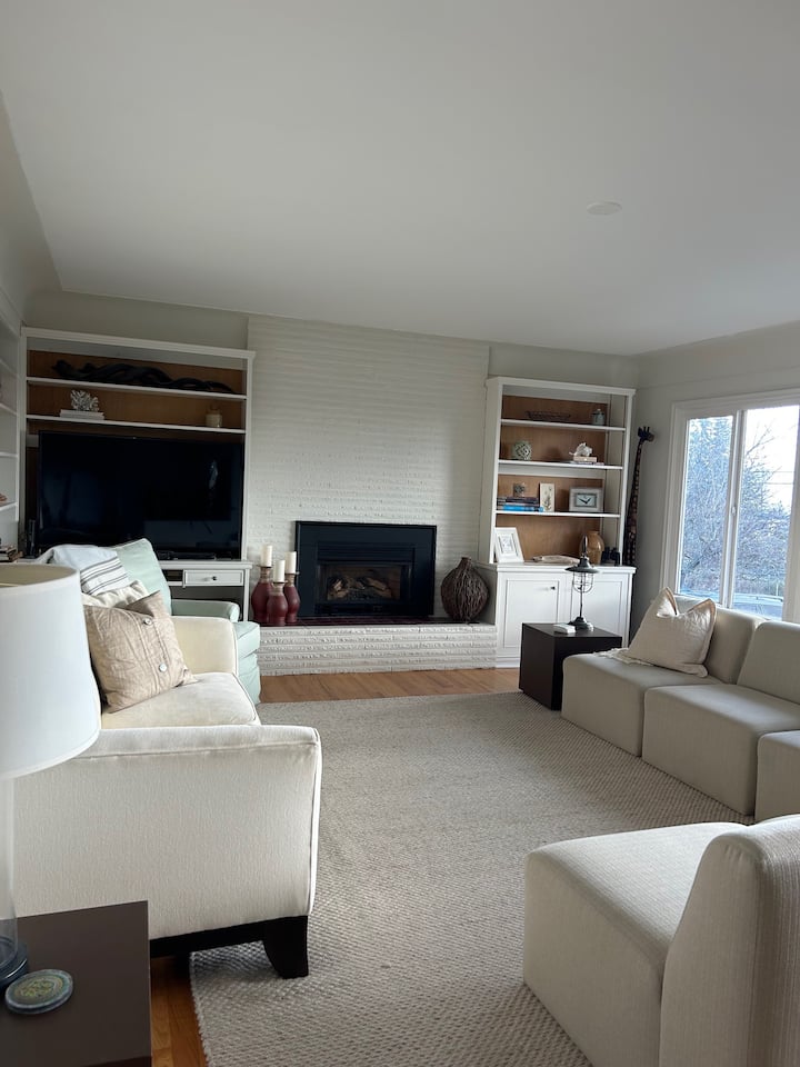 Oak Bay House On The Upper Slope - Saanich