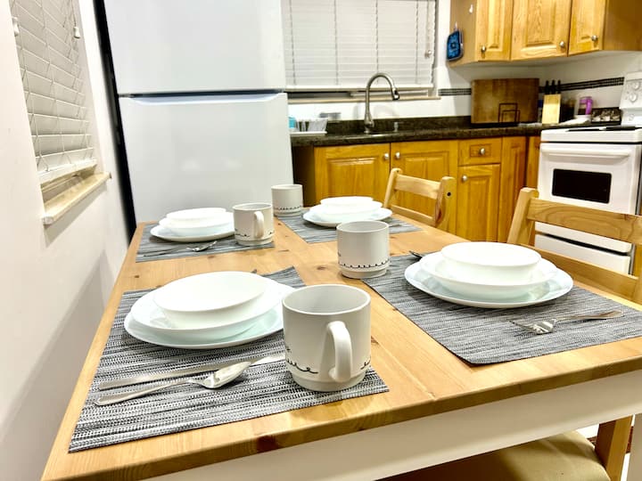 Cozy 2-bedroom Guesthouse In A Convenient Location - Vancouver